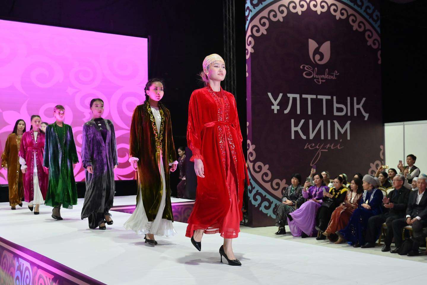 REGIONINFO.KZ | Дизайнеры показали свои коллекции национальной одежды