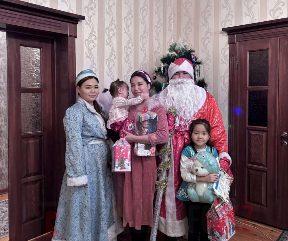 REGIONINFO.KZ | Новогодний марш: гвардейцы Шымкента поздравили детей