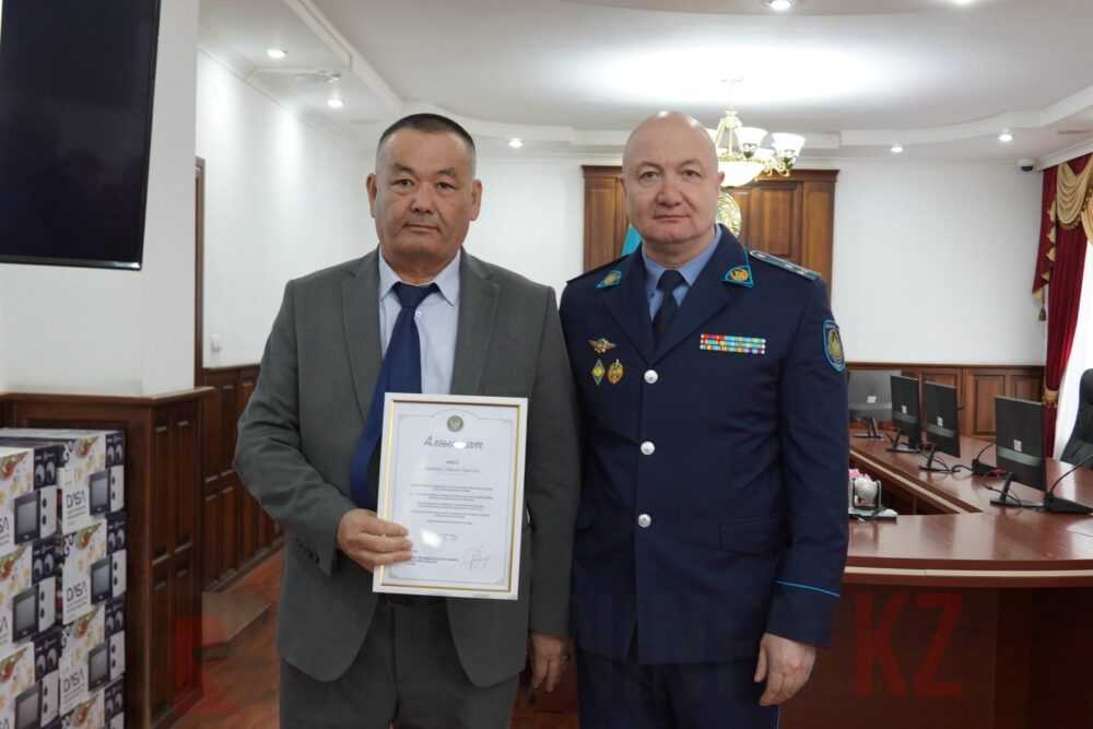REGIONINFO.KZ | Благодарность за безопасность: в Шымкенте наградили неравнодушных жителей