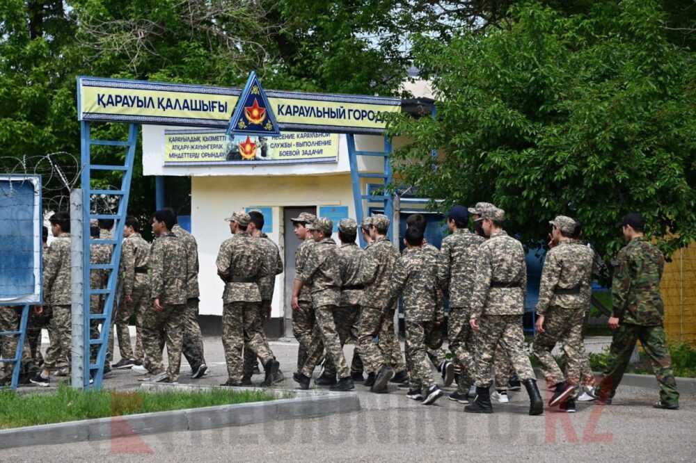 REGIONINFO.KZ | Один день в части: школьники открыли для себя армейскую жизнь