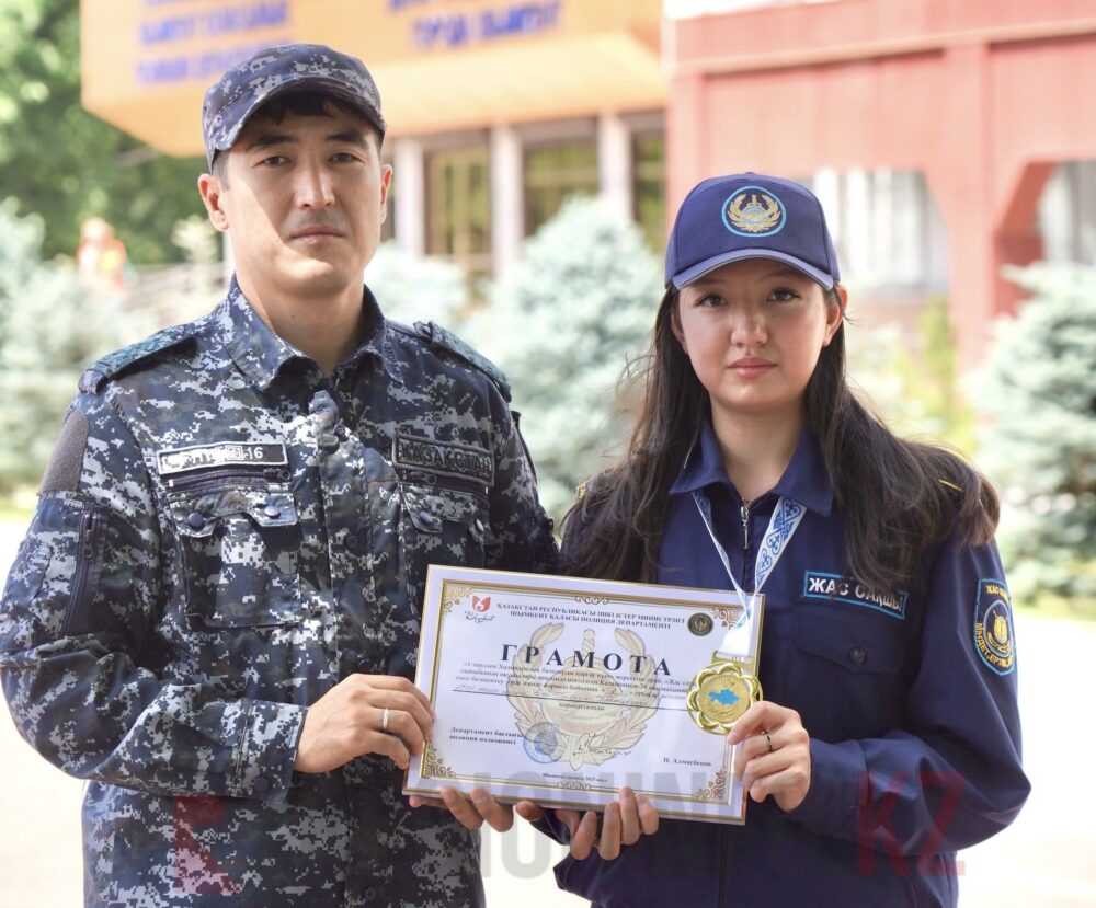 REGIONINFO.KZ | Хороших учителей ученики перерастают: девочка из «Жас сақшы» установила рекорд ...